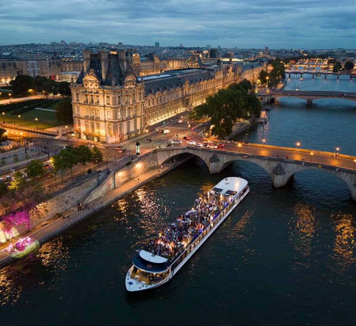 Où prendre le bateau-mouche paris ? | Le Diamant Bleu
