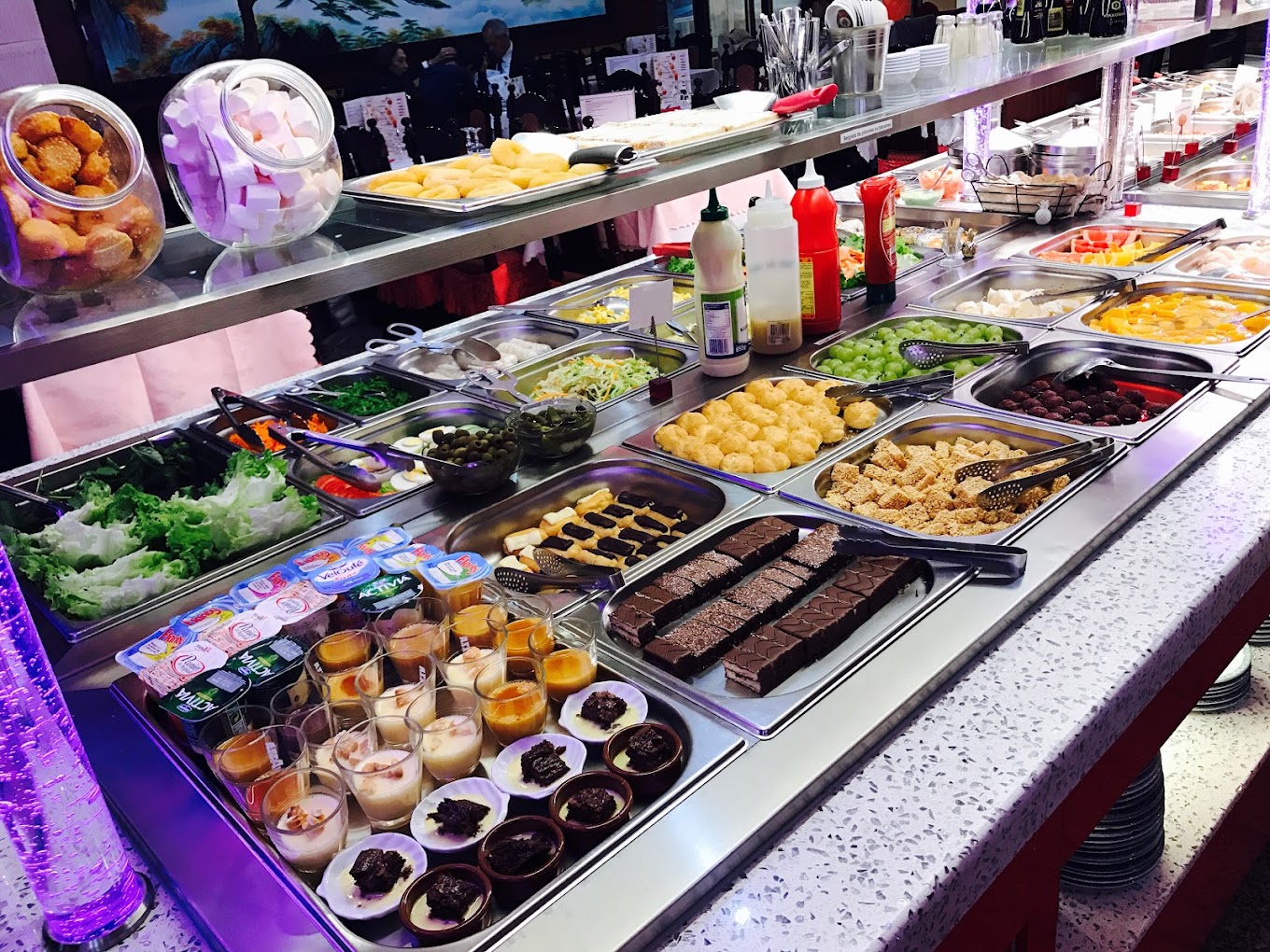 Meilleurs buffets à volonté à Paris : lire notre guide de 2026